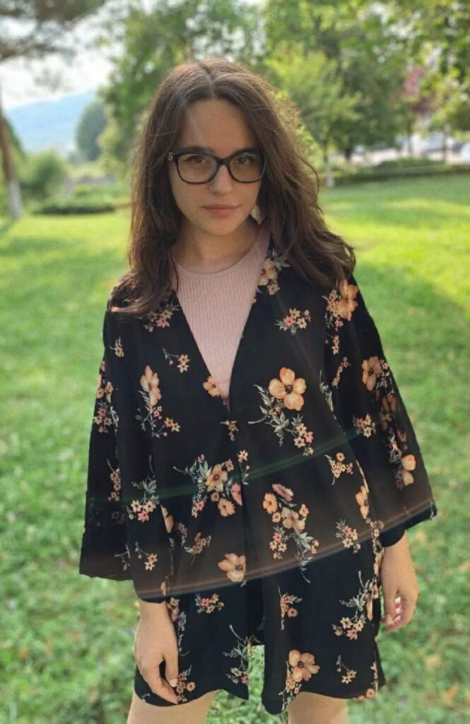 Nevaljale devojke - Hotline Srbija - Vruci razgovori